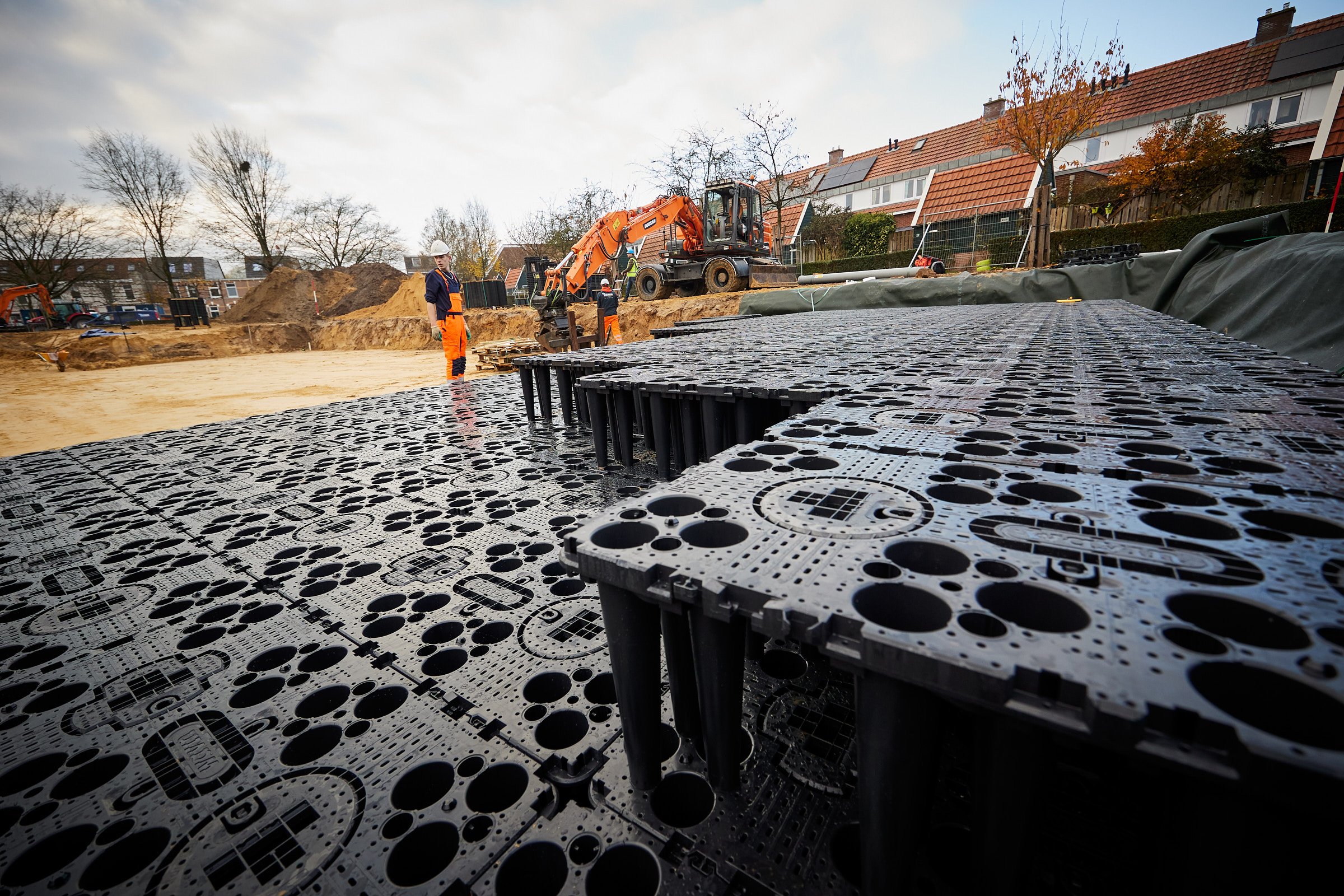 500.000 liter regenwater opvangen ónder een sportveld. Wavin doet het.